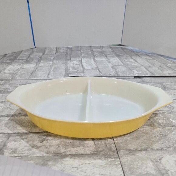 Pyrex | Kitchen | 95s Primary Yellow Pyrex 1 12 Quart Oval Divided Dish ...